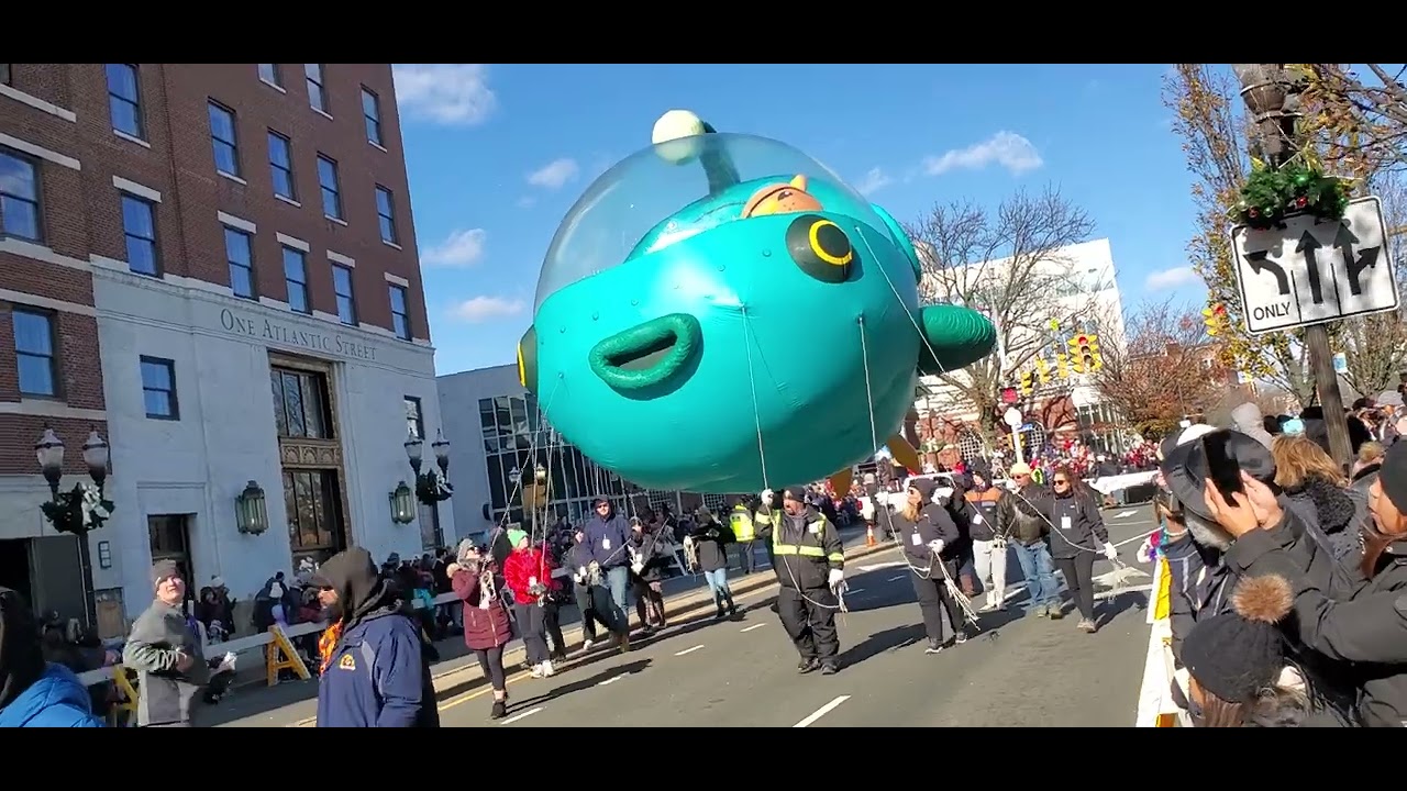 "OCTONAUTS" STAMFORD DOWNTOWN PARADE - YouTube