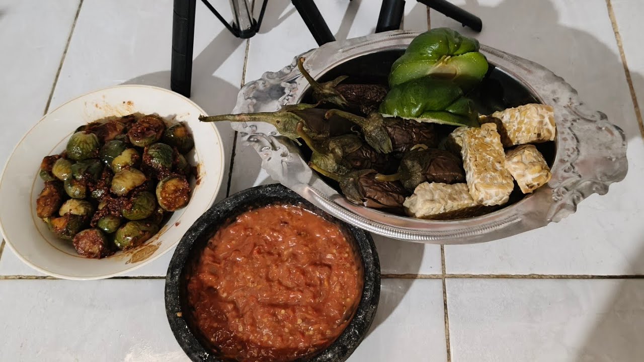 Menu pagi hari ini sambal terong dan lala kukus terong ,labu Siam dan ...