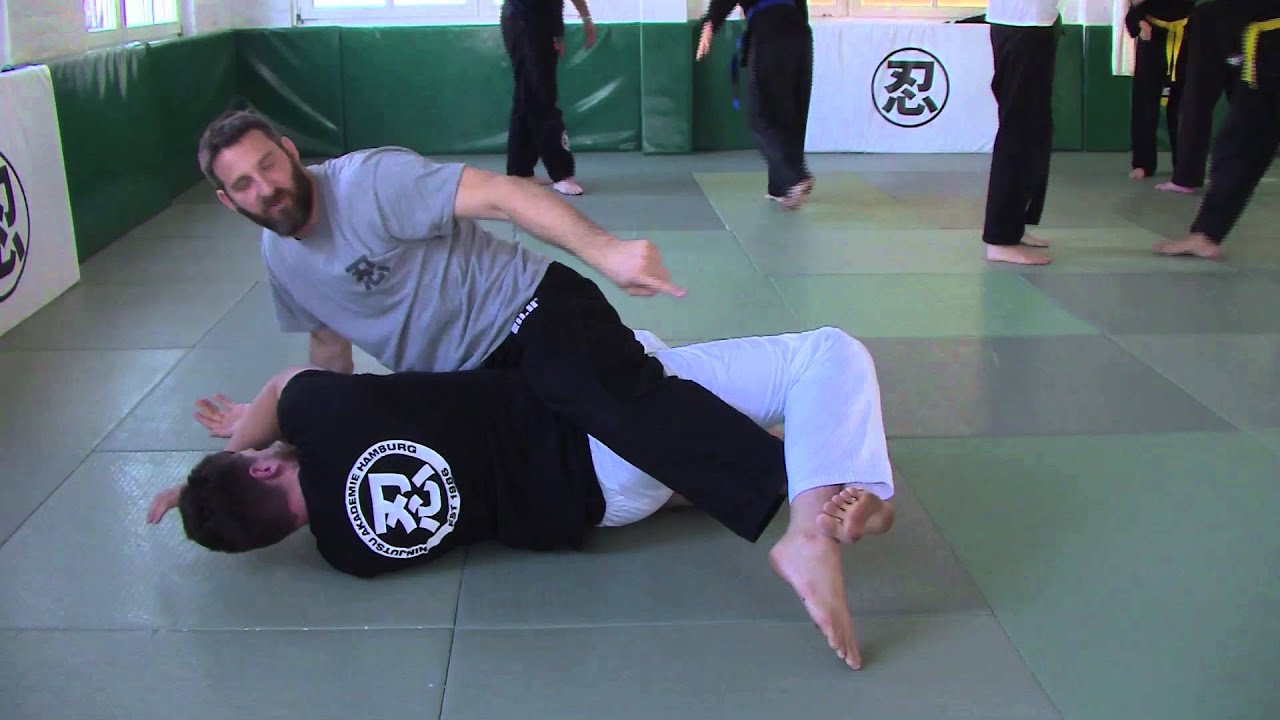 5 Basic Techniques everyone should know #4 Mount escape - YouTube