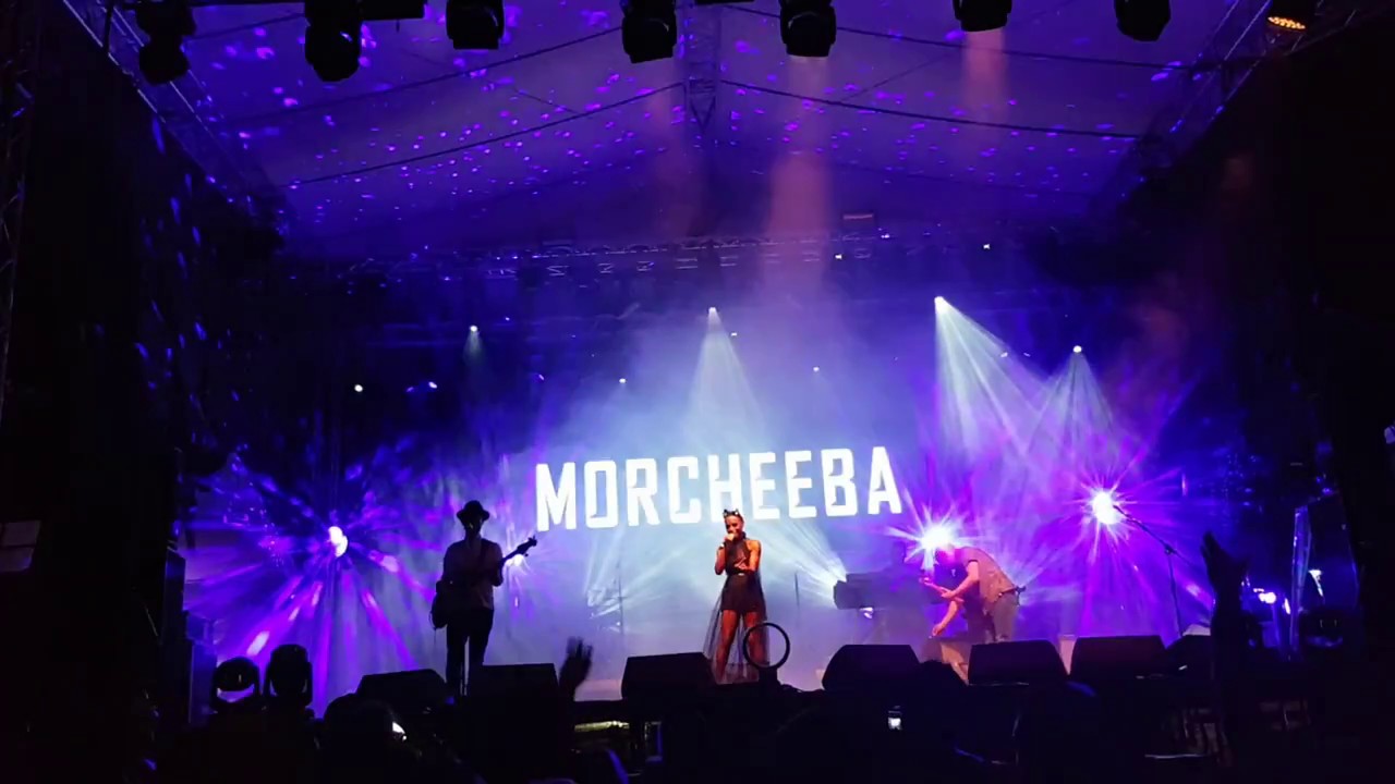 Morcheeba - World Looking In live @Love CHange MUSIC Festival 02/09/17 ...