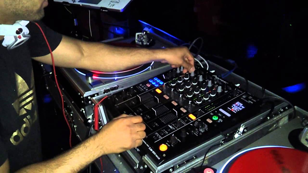 DJ Dugan spinning at Mad River 6/11/13 - YouTube