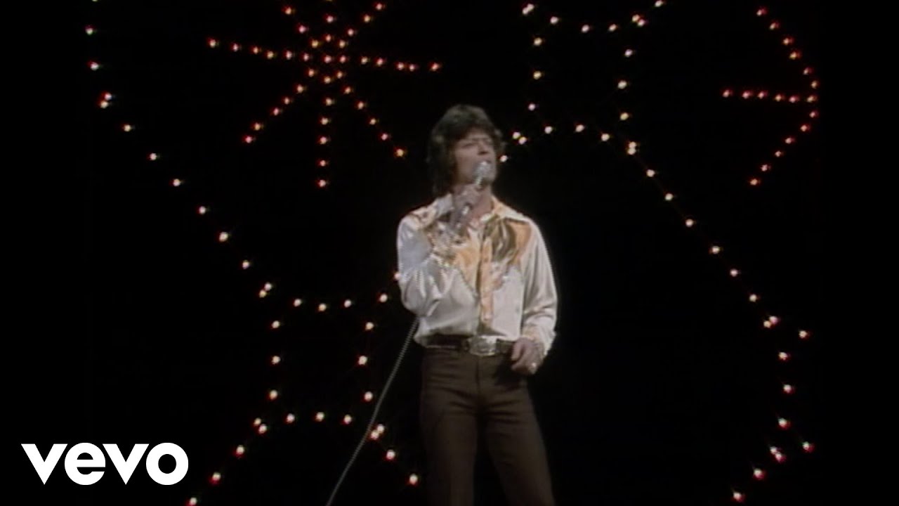 Johnny Rodriguez - Love Put A Song In My Heart (Live) - YouTube