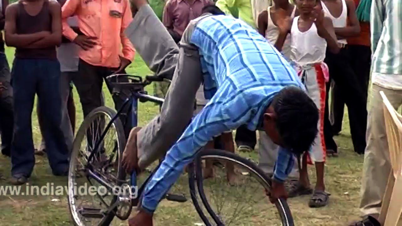 Cycle circus - Indian street performers - YouTube