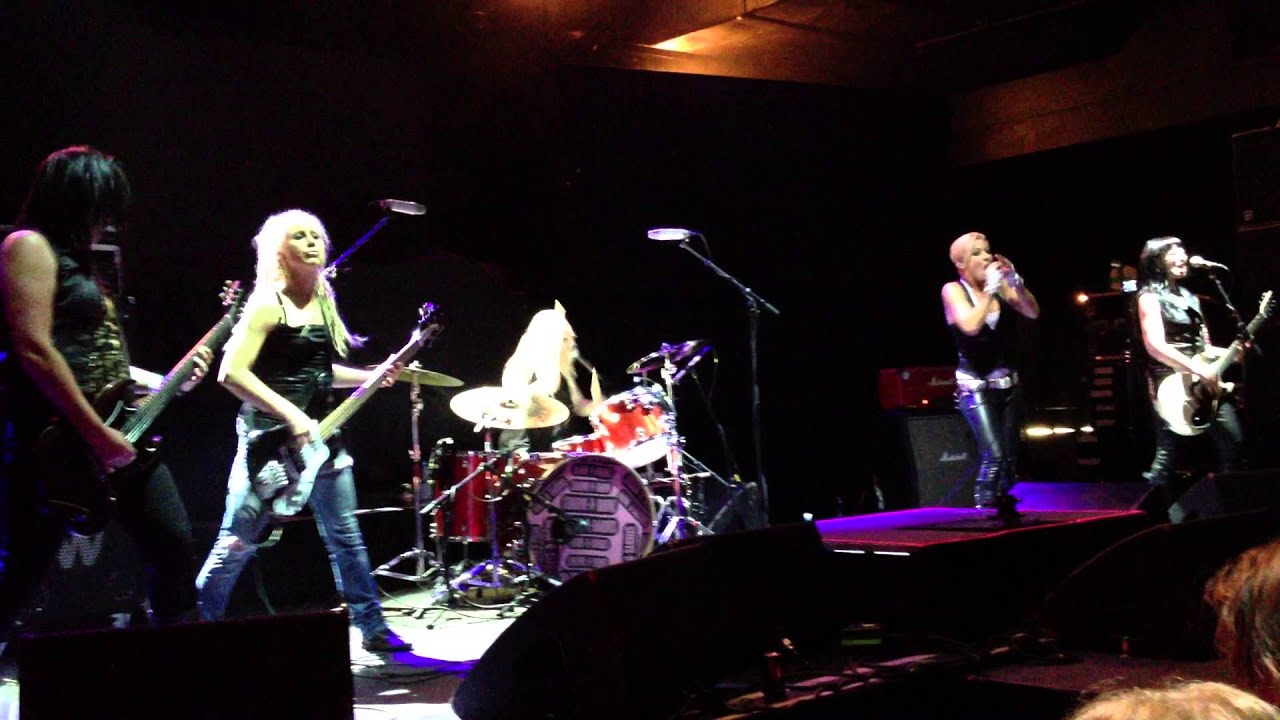 Barbe-Q-Barbies, Love Machine LIVE - YouTube