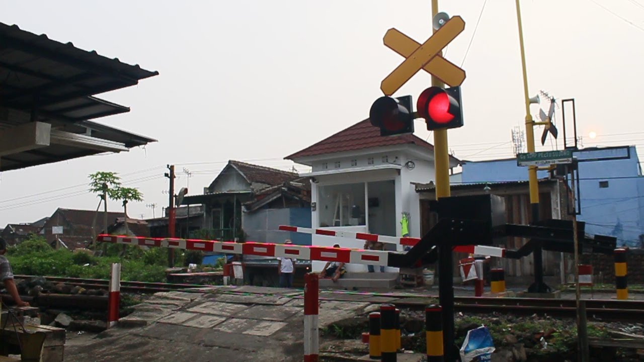 PALANG BARU Perlintasan Kereta Api Simpang Peltu Sujono (Selatan ...