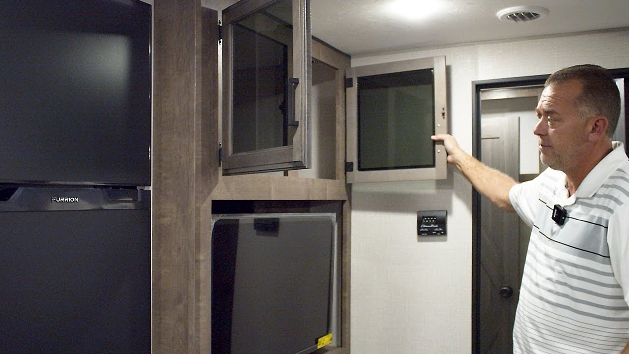 2022 Venture RV SportTrek ST271VMB Lightweight Travel Trailer Interior ...