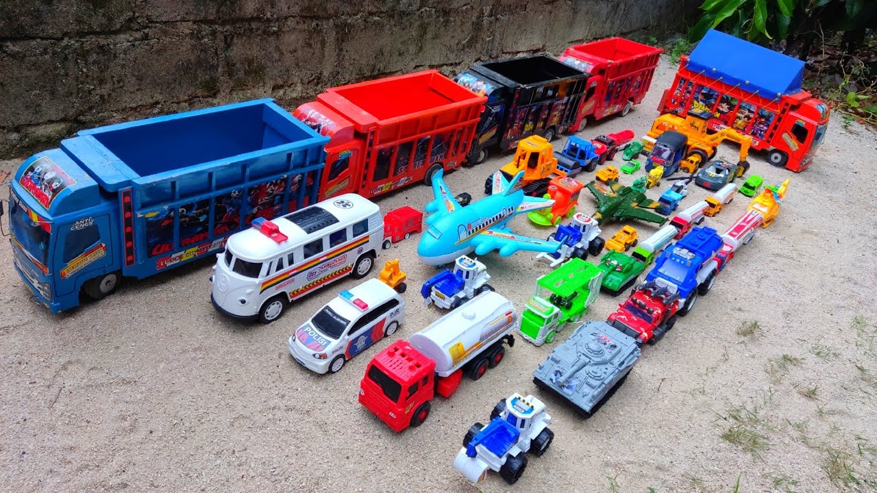 Mobil Truk Tronton Panjang Penuh Mainan Mobilan Truk Tengki Pertamina ...