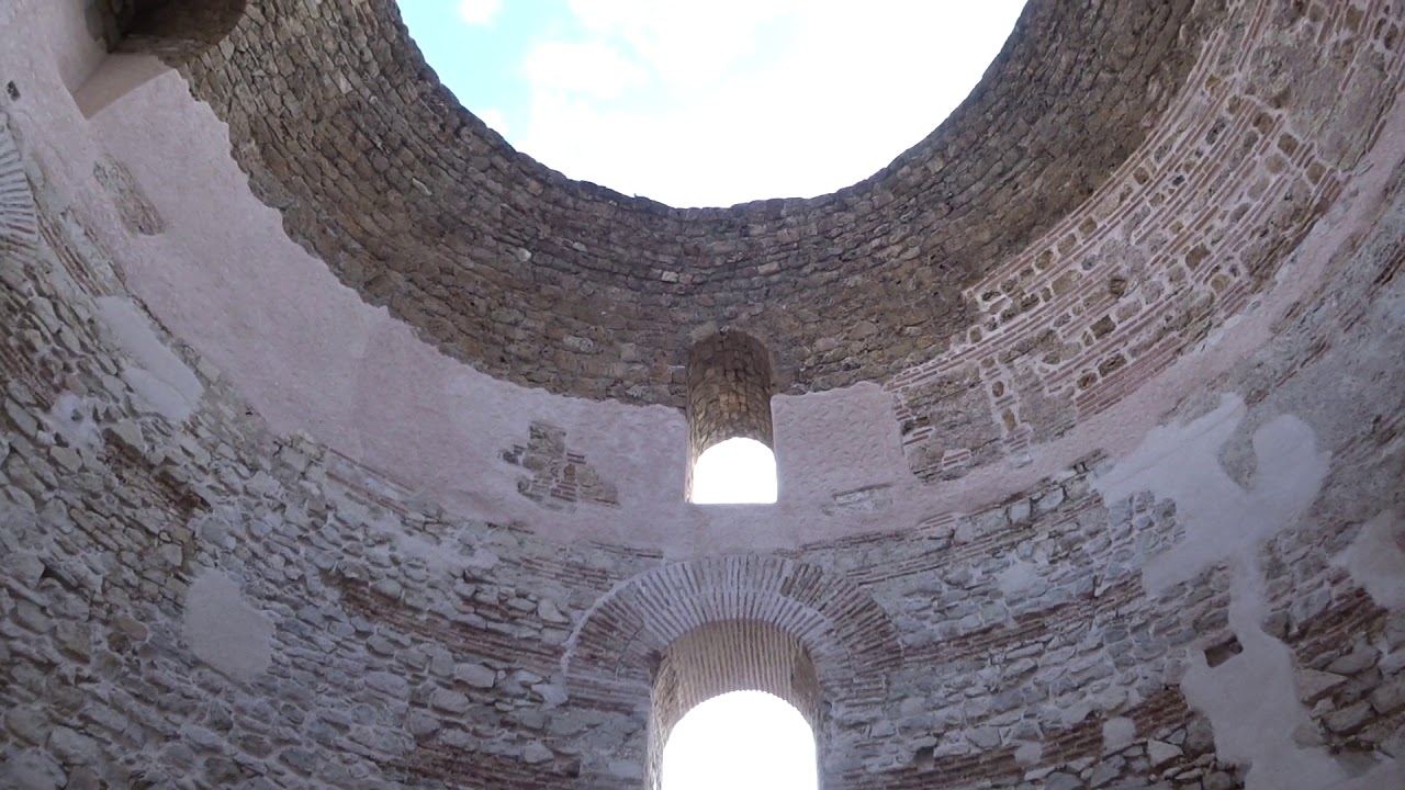 Traditional Croation acapela singing, in Split - YouTube