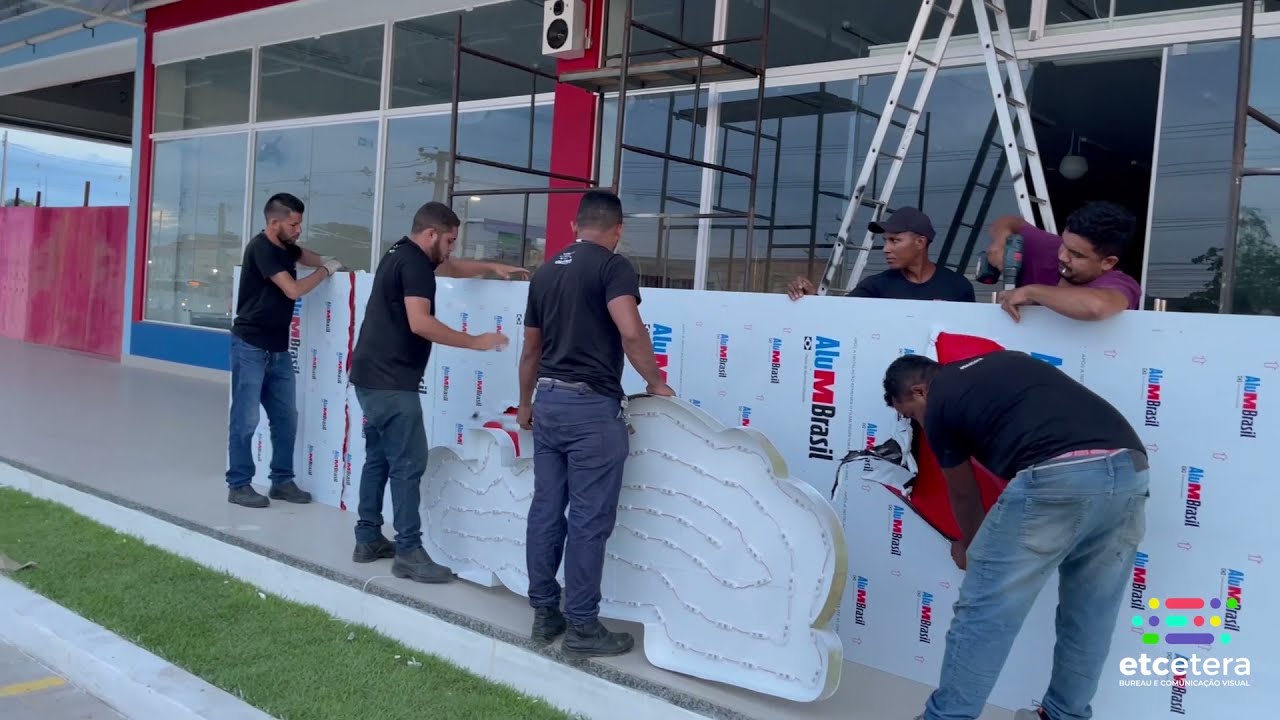 Produção de painel em Metalon revestido com ACM- Letreiro com letra ...