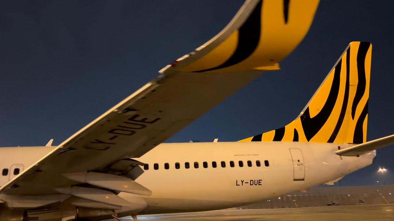 360 view of TigerAir (Tiaerair) Boeing 737 plane - YouTube