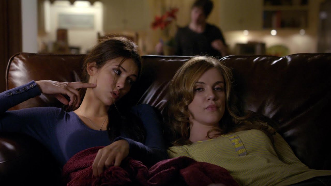 The Vampire Diaries - (1x08) - Elena e Jenna com dor de cotovelo - YouTube