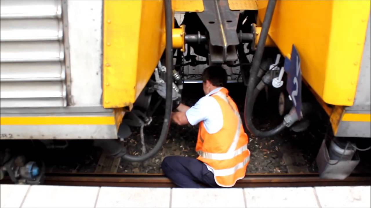 CityRail Intercity V-Set Train(s) Dividing at Gosford Railway Station ...