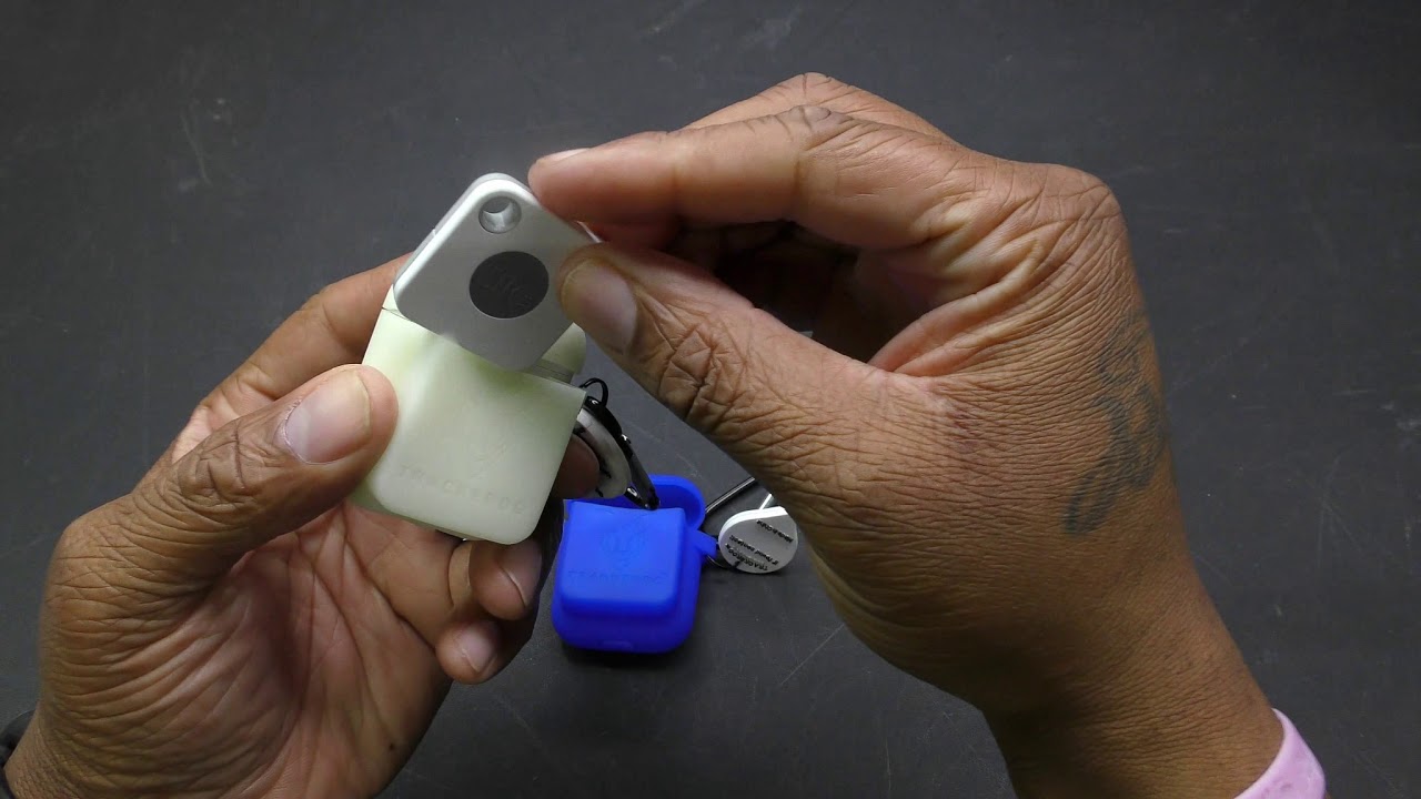 TRACKEROO AIRPODS TRACKER REVIEW - YouTube