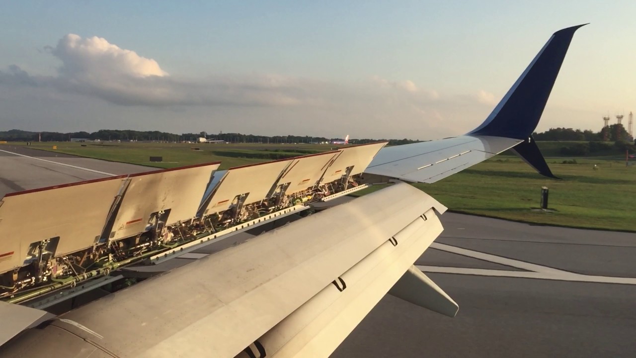 [HD] Beautiful 737 Sunset Landing with Wing Condensation! Wing View ...
