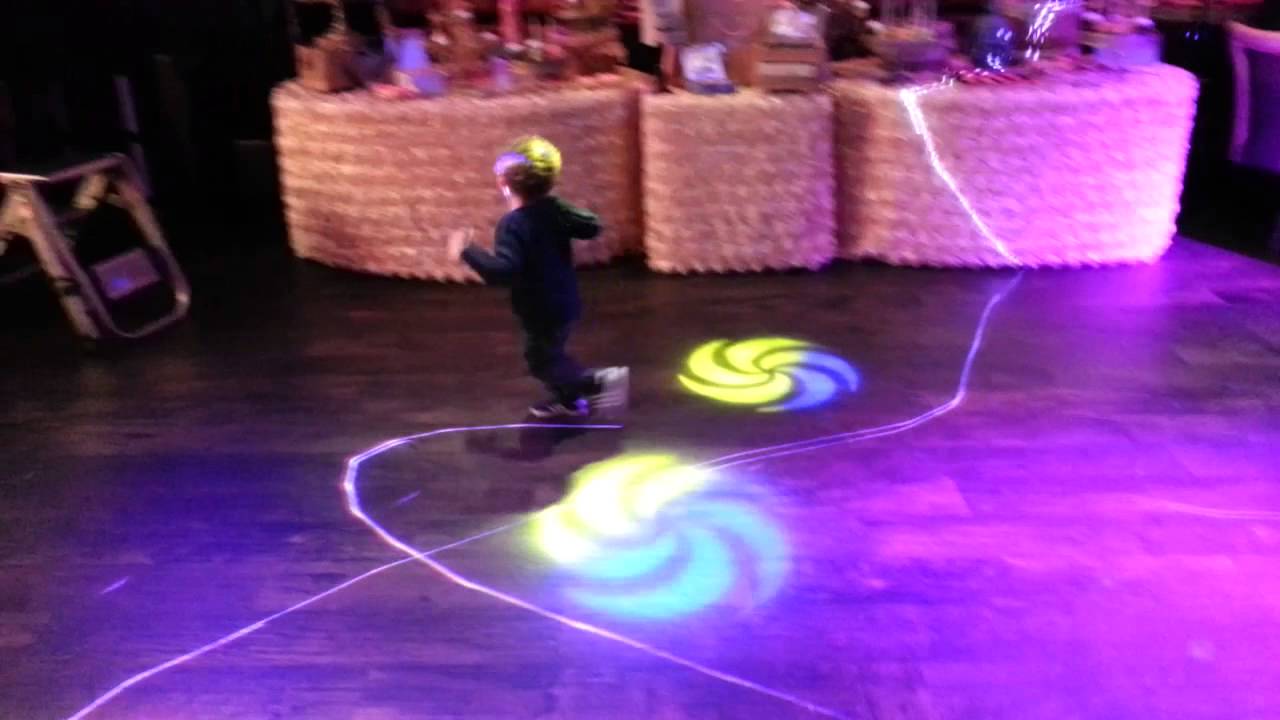 Gabriel dancing @ Olivia's 1 bday - YouTube
