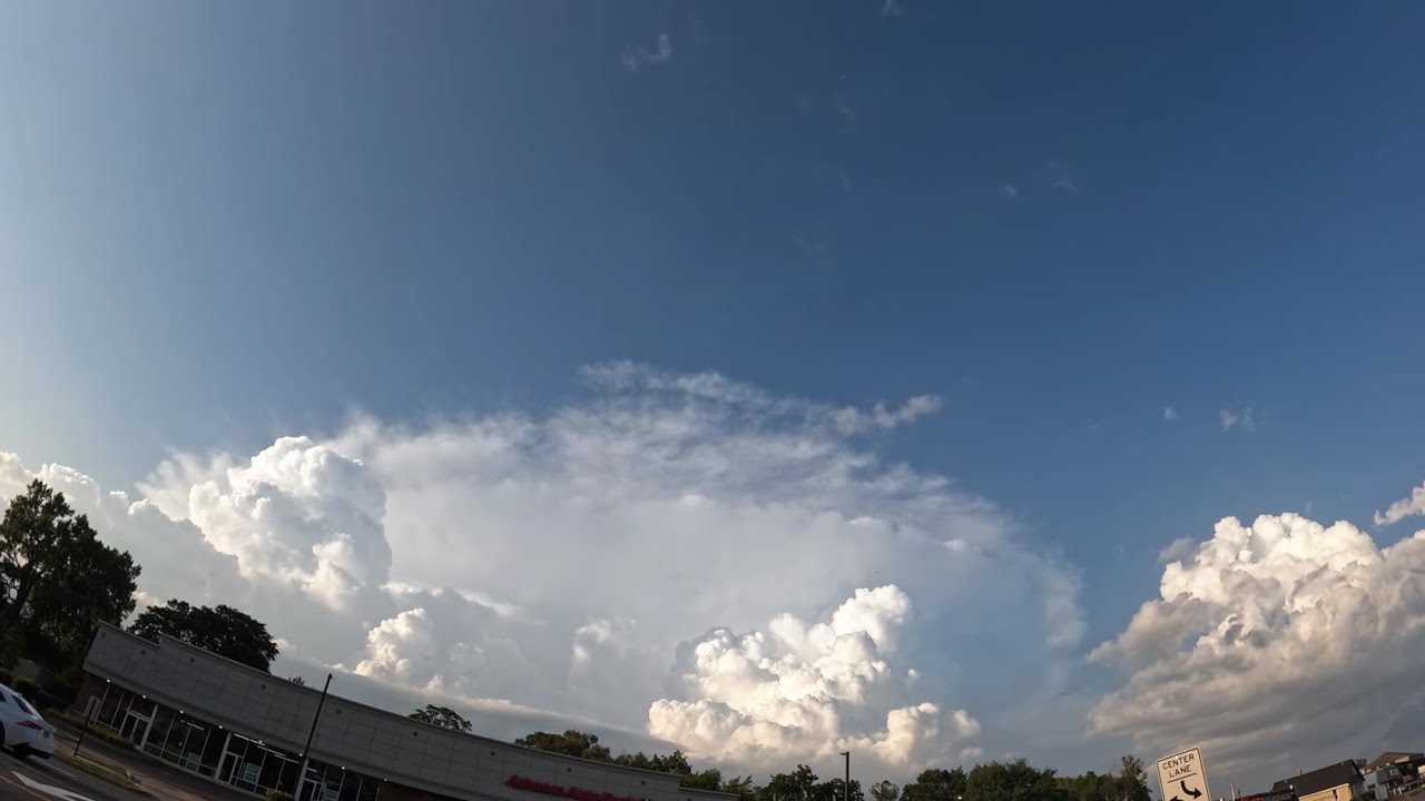 Stunning Anvil Cloud With Crazy Convection - YouTube