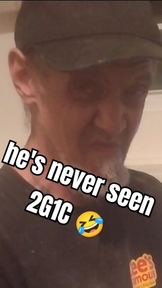 MY FRIEND HAS NEVER SEEN 2G1C!! - YouTube