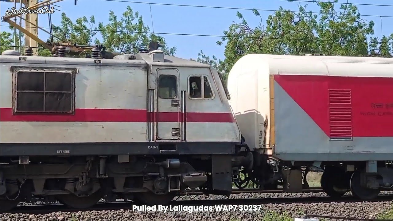 Kacheguda Jaipur Express/Ex SC -JP Express 19714 Picking up Speed with ...