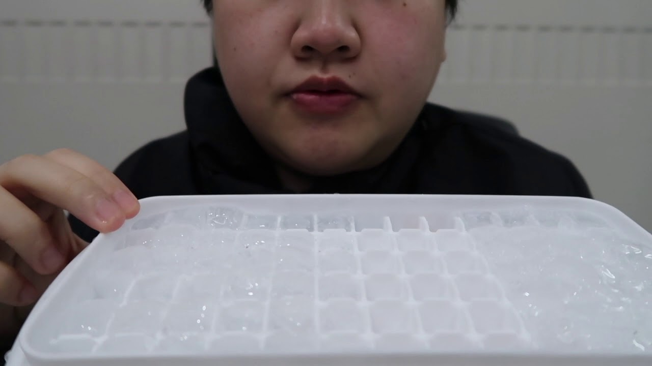 ASMR ICE EATING ️SMALL ICE CUBE ️CRUNCHY - YouTube