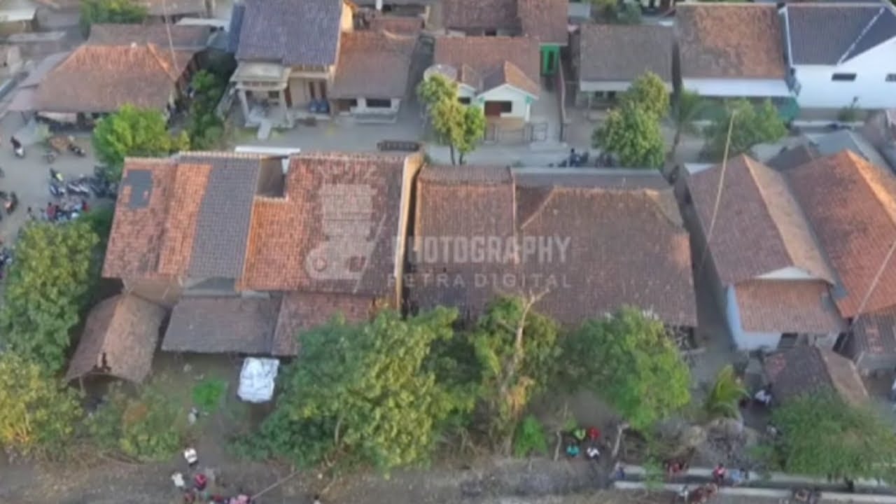 Keindahan lapangan sepak bola di limbangan desa buara, ketanggungan ...