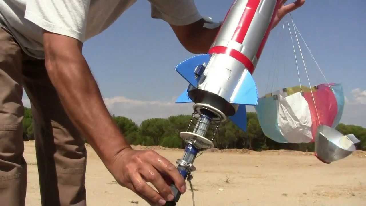 Como volar cohetes con botellas de plastico - YouTube