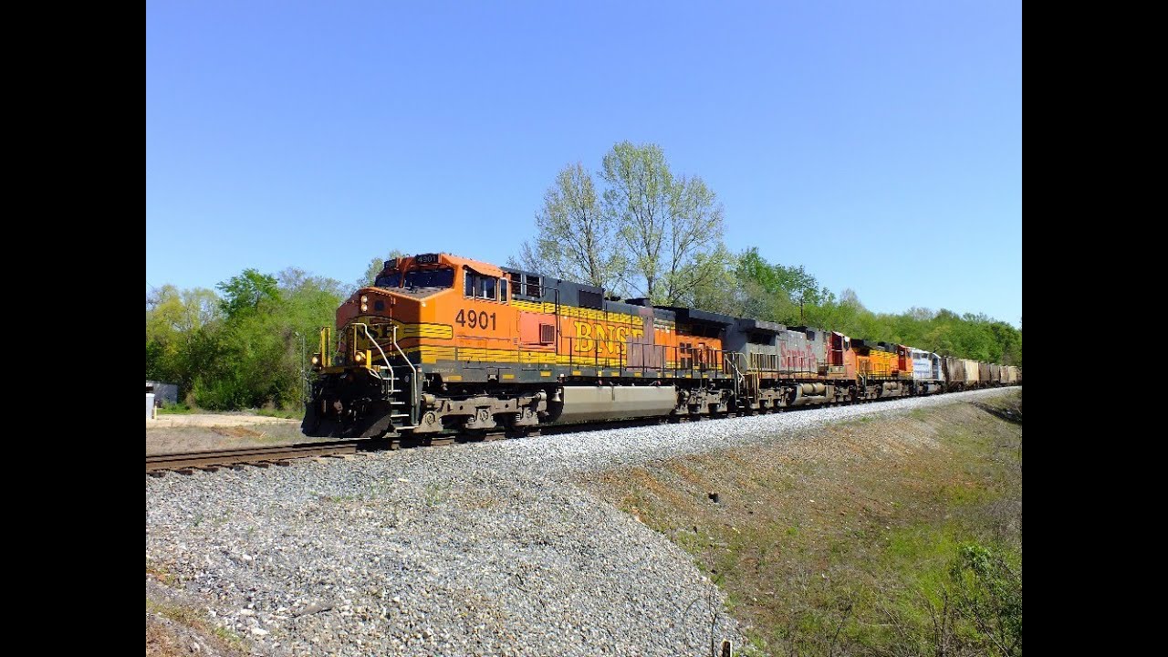 CSX K802 with an old warbonnet in the mix - YouTube