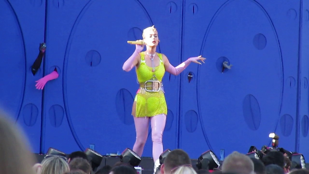 Katy Perry - Teenage Dream | Wango Tango 2017 - YouTube