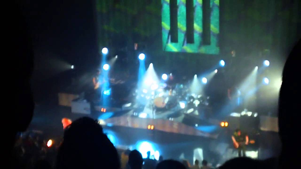 Renegade - Paramore (Live from The Chicago Theatre) - YouTube