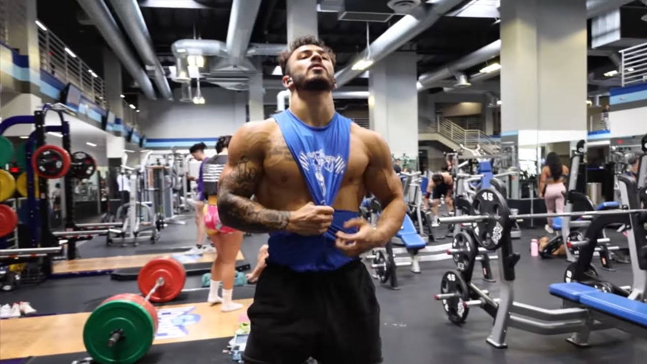 DanielUzuri Going crazy with shoulder work out - YouTube