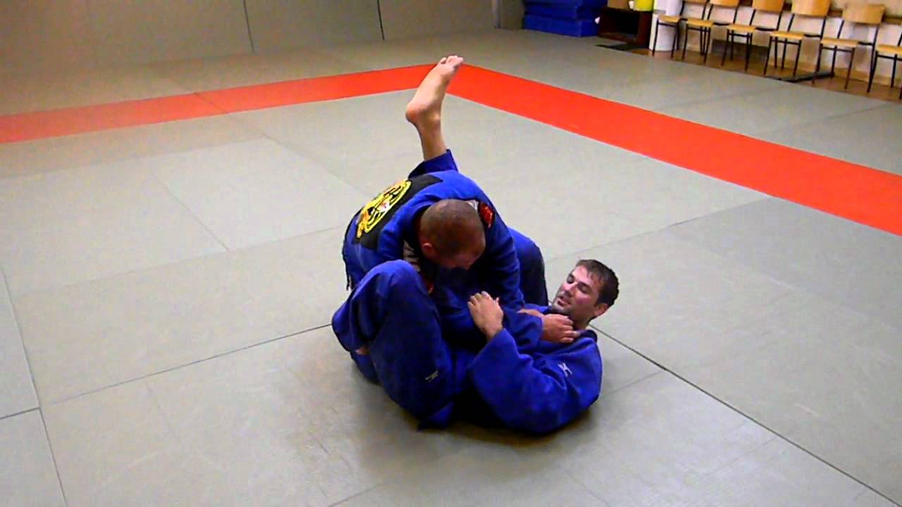 A scissor kick sweep from the bottom - YouTube
