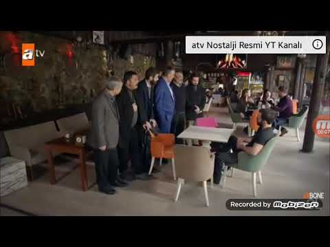 Kara Kemal ile Hicabi bilek güreşi yapıyor