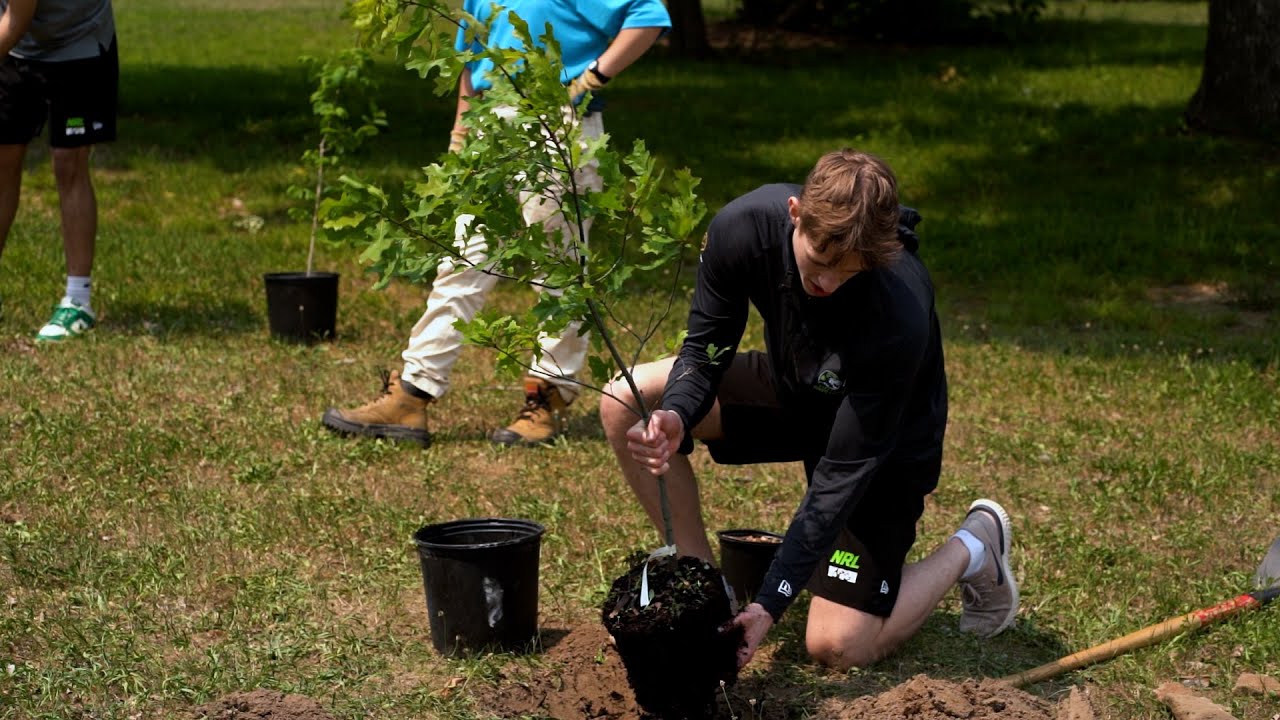 Tree Planting with the Niagara River Lions - YouTube
