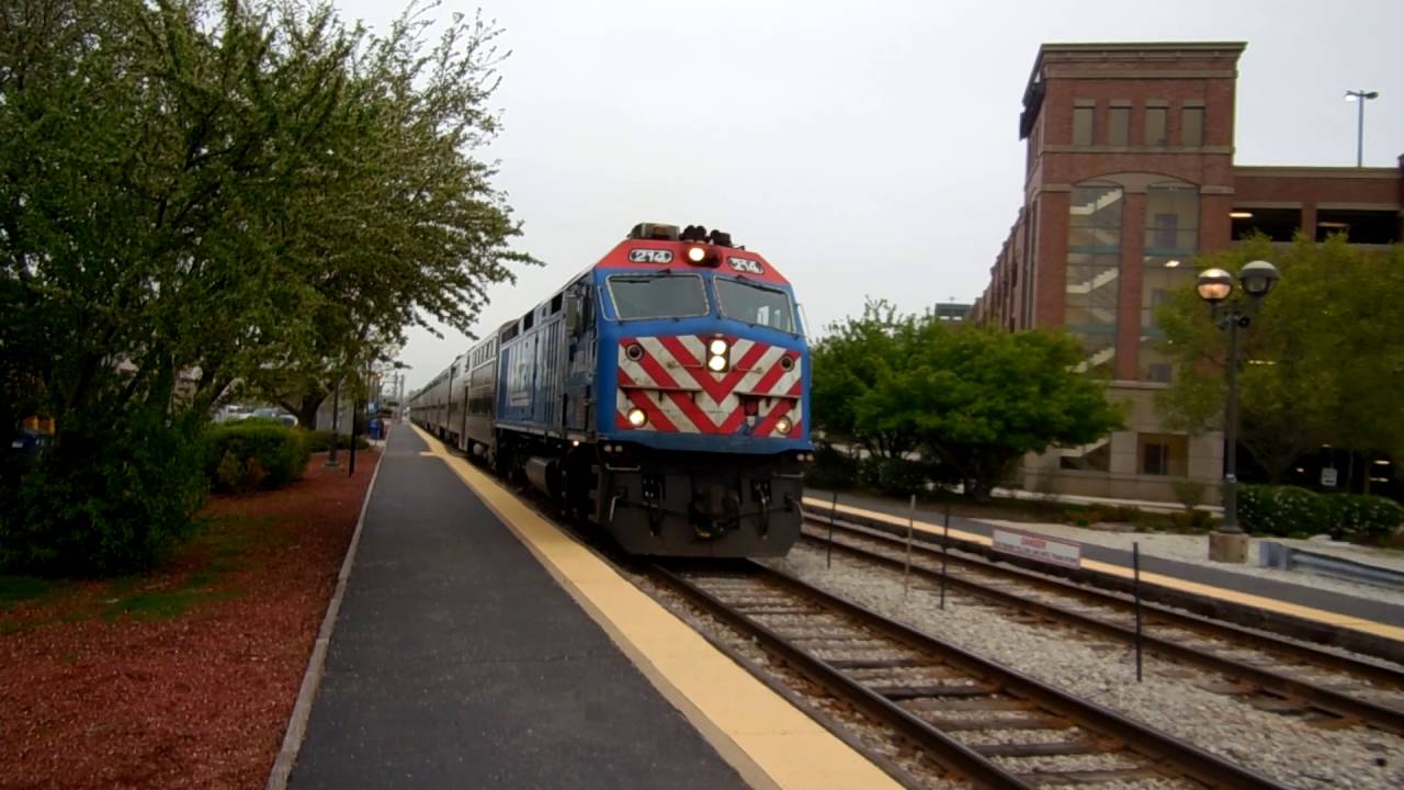 Metra SWS Outbound at Oak Lawn - YouTube