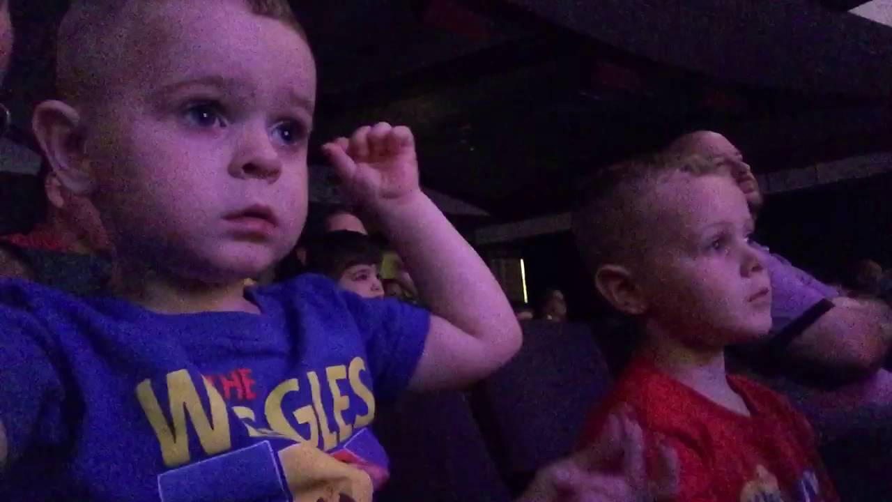 Wiggles - snapping to the pretzel song - YouTube