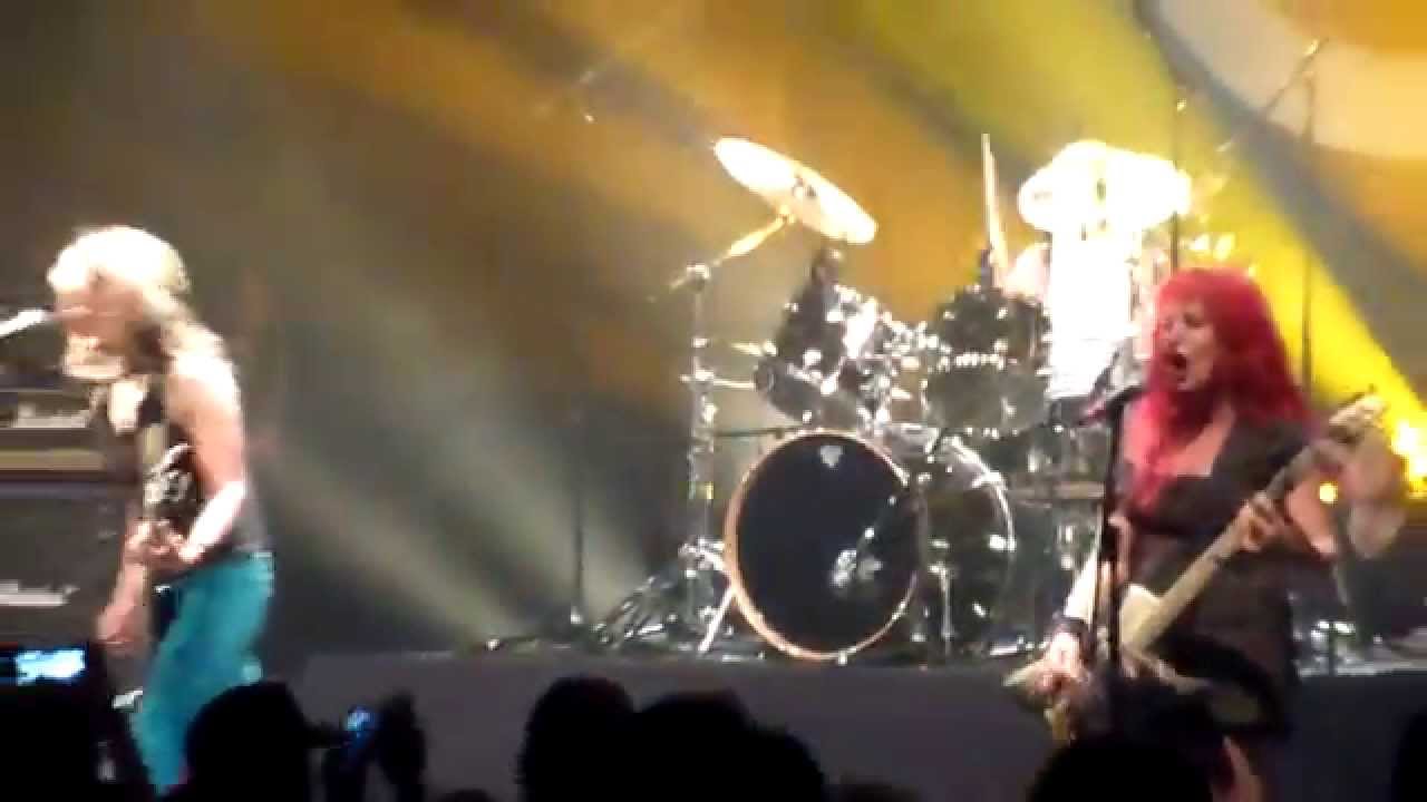 L7 live at Le Bataclan in Paris France 2015 (Everglade) - YouTube