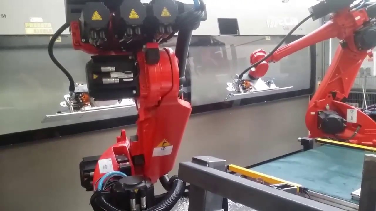 Robotické zakládání do CNC - COMAU - SoliCAD - Uniron - YouTube