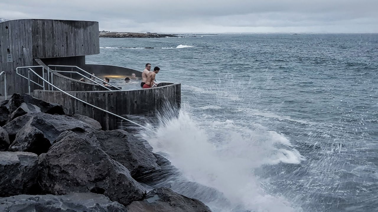 Basalt Architects builds geothermal baths on the Icelandic seafront ...