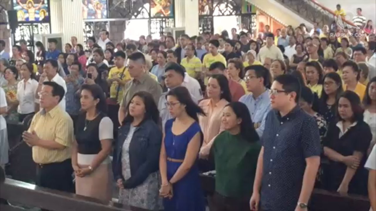 Incoming VP Leni Robredo, daughters, supporters exchange sign of peace ...