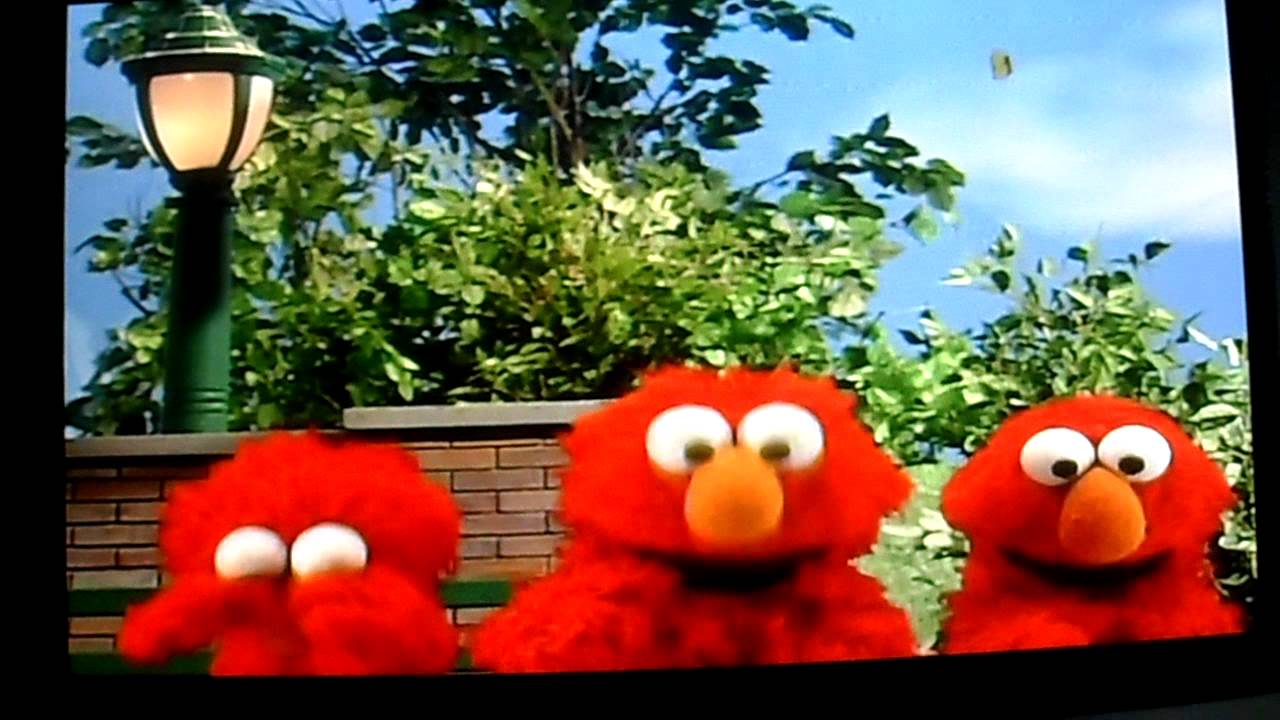 Elmo jugando basketball - YouTube