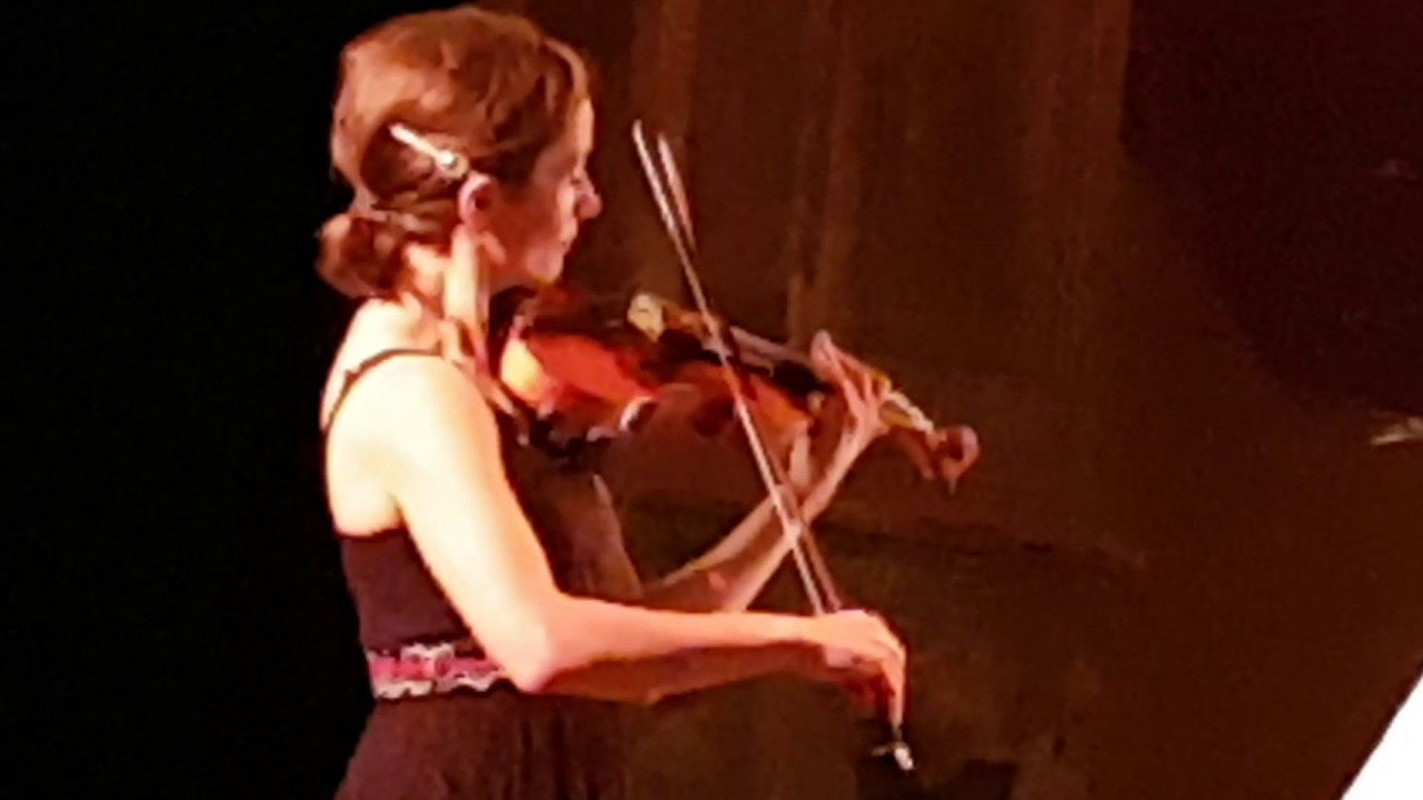 Alexandra Bartoi plays George Enescu: Airs dans le genre roumain - YouTube