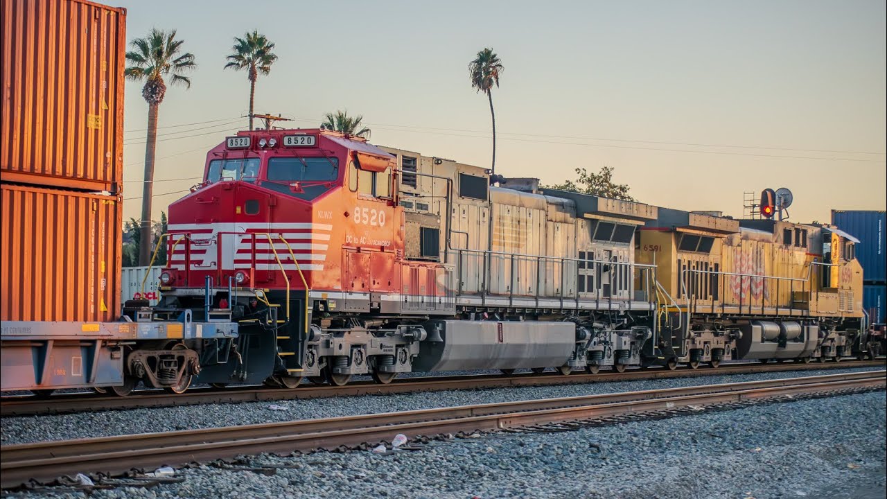 UP IDILB with KLWX 8520 Meets a BNSF with FXE! - YouTube