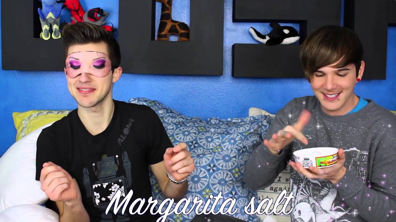 KISSING CHALLENGE!! - YouTube