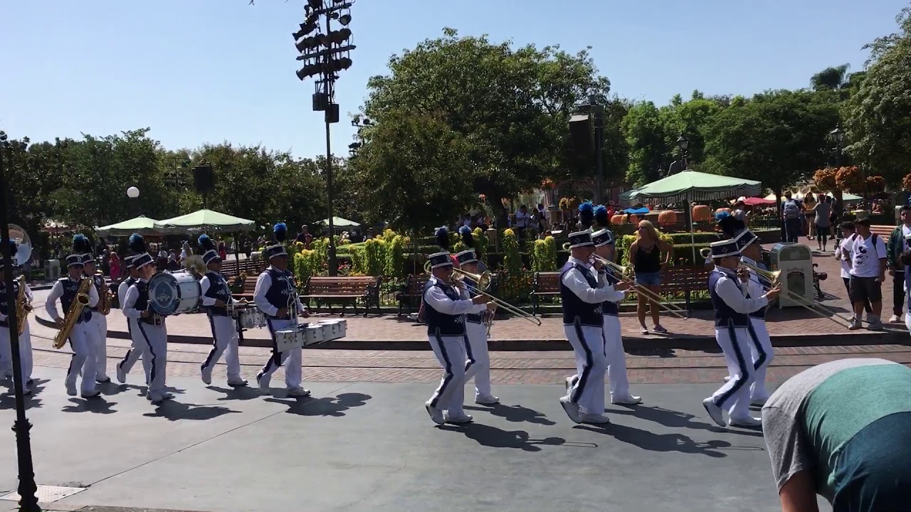 Máximo en Disney banda sonora - YouTube