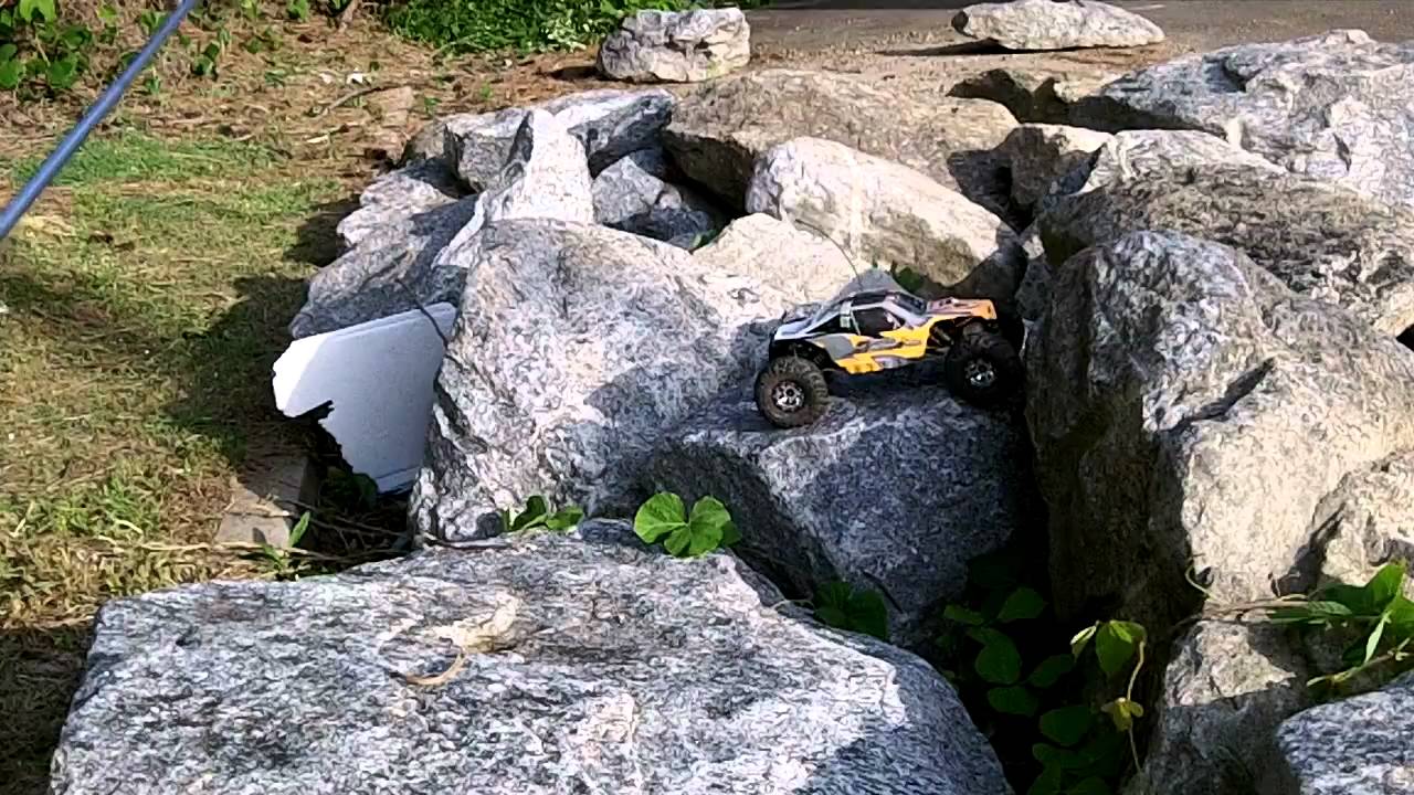 ax10 rock crawler ,epic fail #2 - YouTube