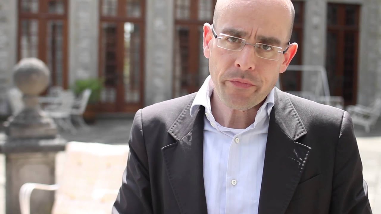 Le château de Bioul visité et commenté par Fabrizio Bucella - YouTube