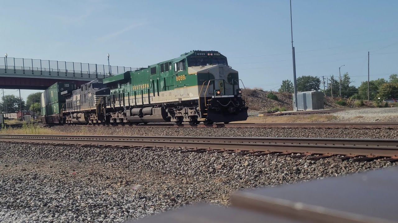 NS 8099K SOUTHERN and NS 4658 Are Large And In Charge Of 22X - YouTube