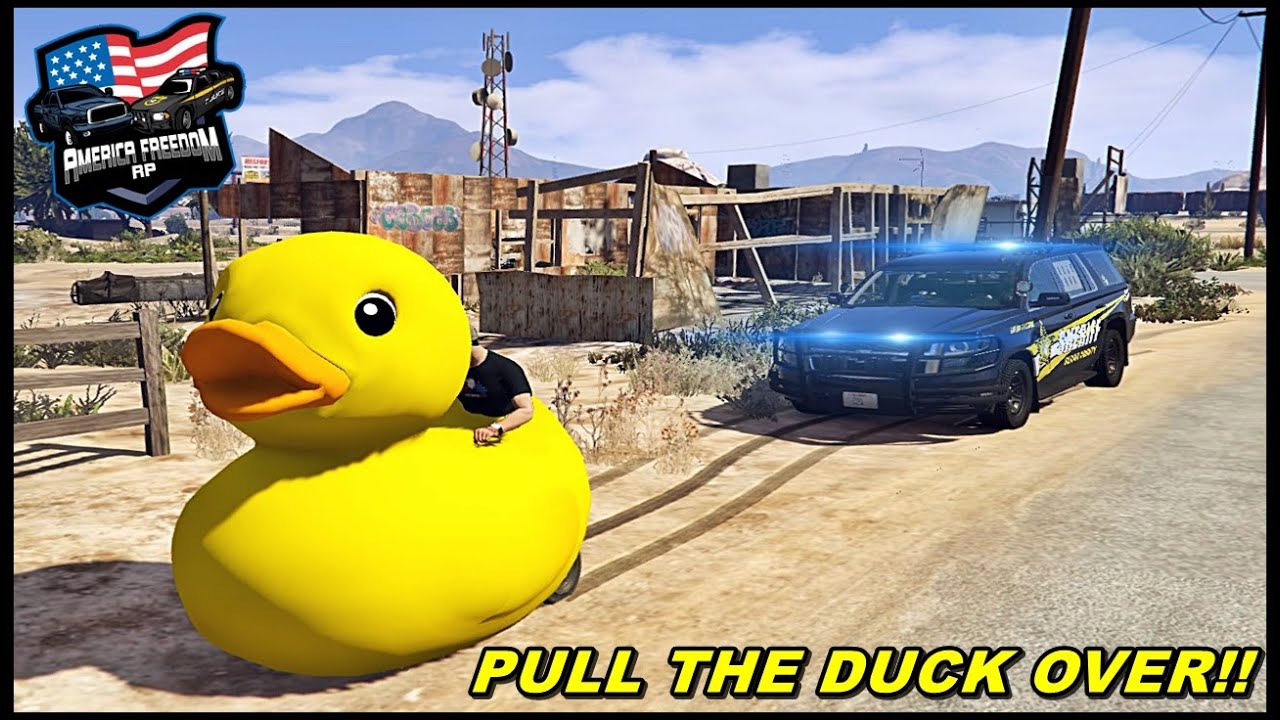 RUNNING FROM COPS IN GAINT RUBBER DUCK BOATS (COPS GOT MAD!) - GTA 5 ...