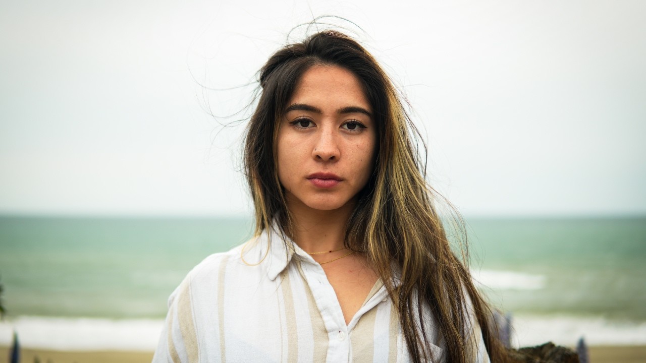 Using My Girlfriend as a Model Until My Portraits Go Viral... - YouTube