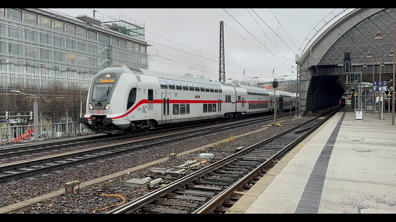 Deutsche Bahn IC mit 146 553 fährt am Dresdner Hauptbahnhof entlang ...