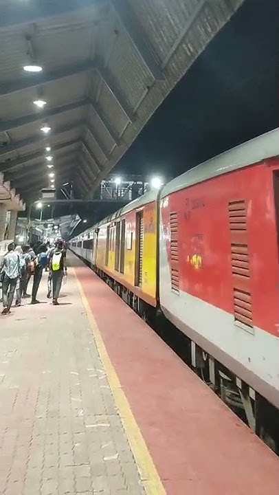 LTT TO TRIVANDRUM NETRAVATI EXPRESS ARRIVING AT MADGAON ( GOA) RAILWAY STATION | INDIAN RAILWAYS ...